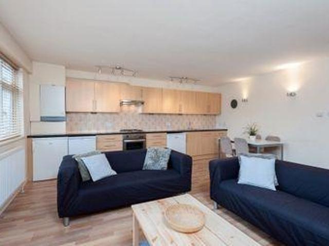 2 Bedrooms Flat for rent in Balham High Road, London SW12