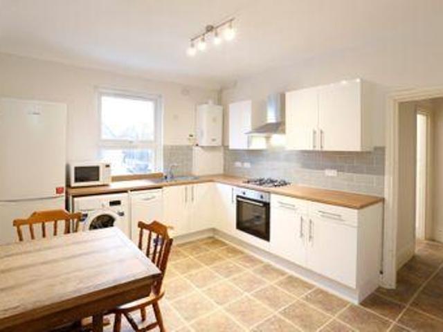 2 Bedrooms Flat for rent in Balham High Road, London SW17