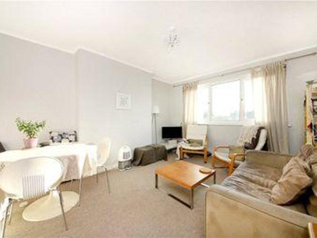 2 Bedrooms Flat for rent in Balham Park Road, London SW12
