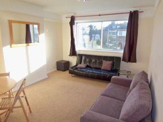 2 Bedrooms Flat for rent in Balham Park Rd, London SW12