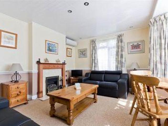 2 Bedrooms Flat for rent in Ballards Lane, London N3