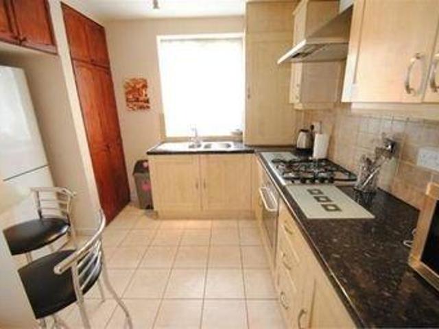 2 Bedrooms Flat for rent in Ballards Lane, London N3
