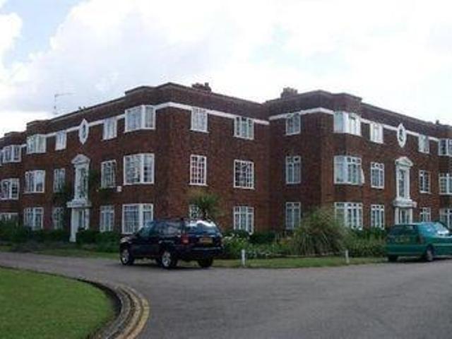 2 Bedrooms Flat for rent in Ballards Lane, London N3