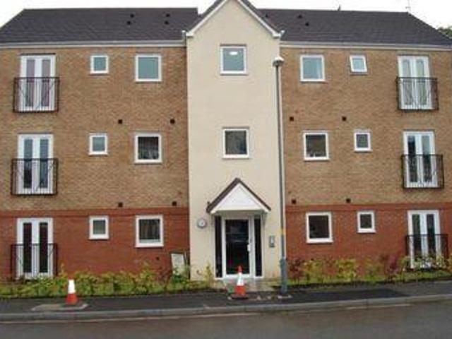 2 Bedrooms Flat for rent in Balmoral Way, Birmingham B14