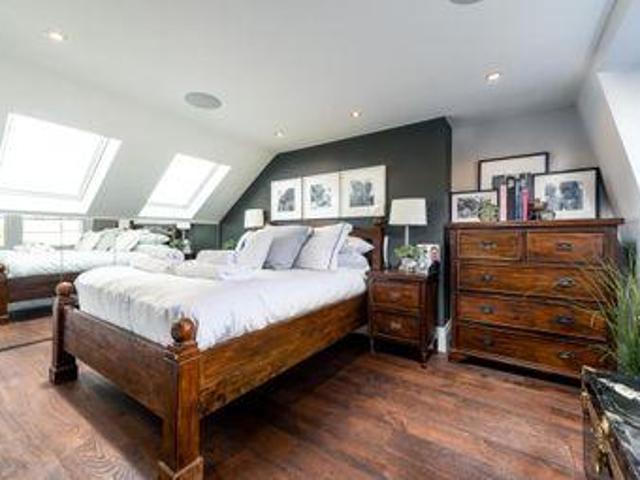 2 Bedrooms Flat for rent in Balvernie Grove, Wandsworth, London SW18