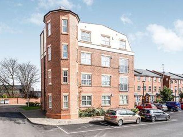 2 Bedrooms Flat for rent in Bandy Fields Place, Salford M7