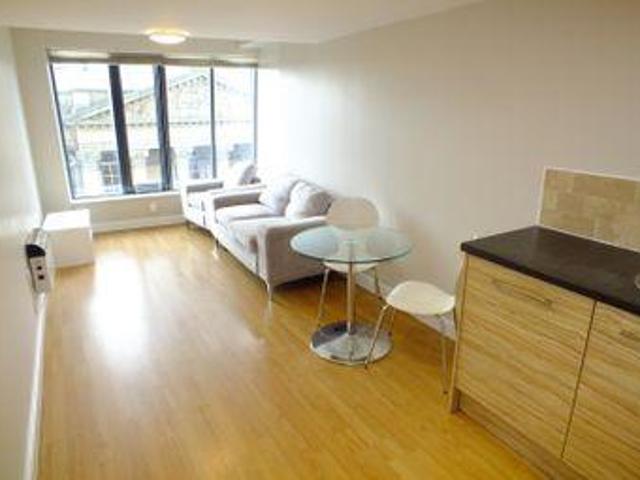 2 Bedrooms Flat for rent in Bank House, Queen Street, Leeds LS27