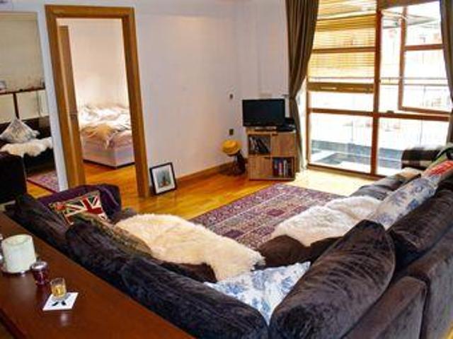 2 Bedrooms Flat for rent in Banister Road, Kensal Rise W10