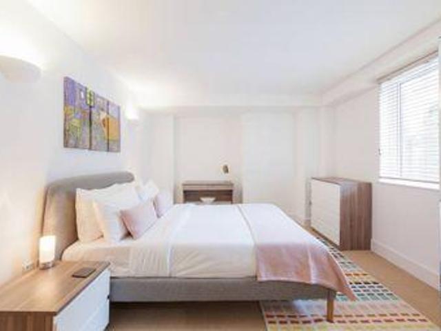2 Bedrooms Flat for rent in Banner Street, London EC1Y