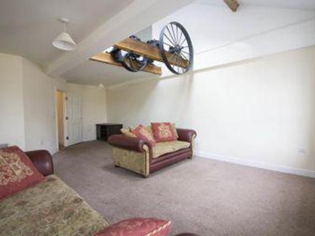 2 Bedrooms Flat for rent in Bar Street, Batley WF17