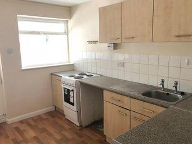 2 Bedrooms Flat for rent in Bargate Drive, Wolverhampton WV6