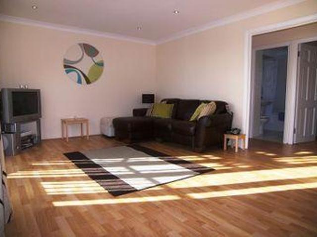 2 Bedrooms Flat for rent in Barge House Road, London E16