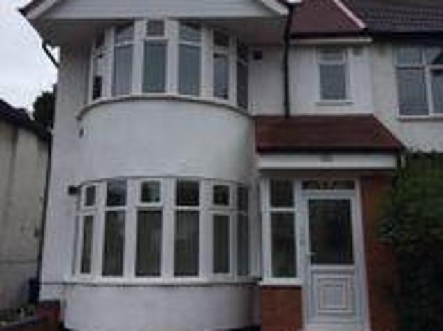 2 Bedrooms Flat for rent in Barford Close, Hendon NW4