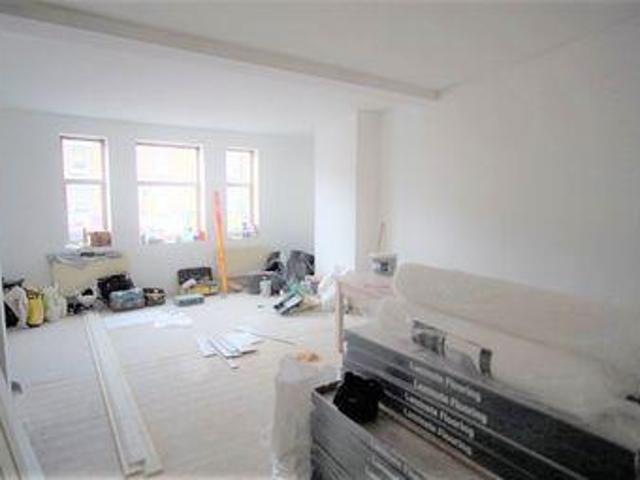 2 Bedrooms Flat for rent in Barking Road, Canning Town, London E16