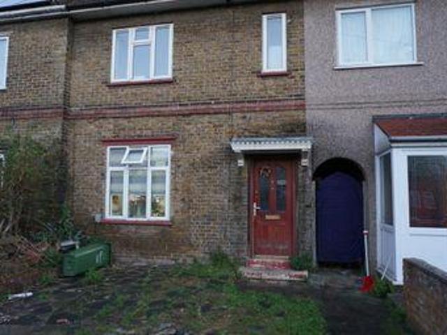 2 Bedrooms Flat for rent in Baron Road, Dagenham RM8