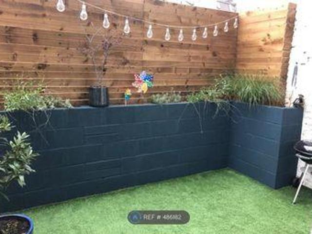 2 Bedrooms Flat for rent in Barons Court Road, London W14
