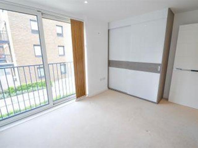 2 Bedrooms Flat for rent in Baroque Gardens, Mary Rose Square, London SE16