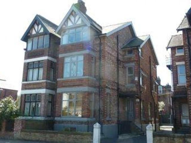 2 Bedrooms Flat for rent in Barlow Moor Road, Chorlton Cum Hardy, Manchester M21