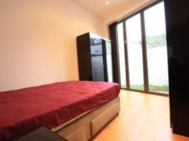 2 Bedrooms Flat for rent in Barmouth Mews, Barmouth Road, Wandsworth SW18