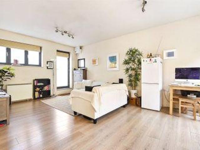 2 Bedrooms Flat for rent in Barnet Grove, London E2