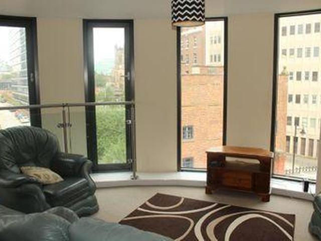 2 Bedrooms Flat for rent in Barnfield House, Salford Approach, Salford M3