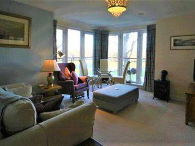 2 Bedrooms Flat for rent in Barnton Grove, Barnton, Edinburgh EH4