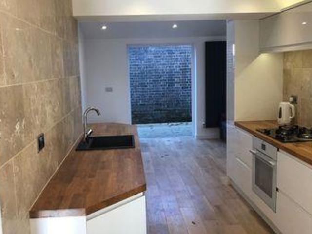 2 Bedrooms Flat for rent in Barrowfield Lane, Kenilworth CV8