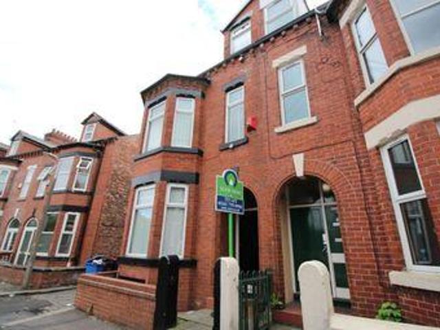 2 Bedrooms Flat for rent in Barrfield Road, Salford M6
