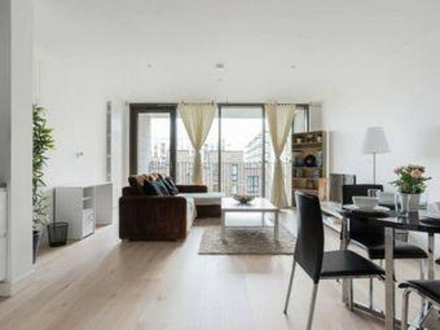 2 Bedrooms Flat for rent in Barrier Point Road, Docklands E16
