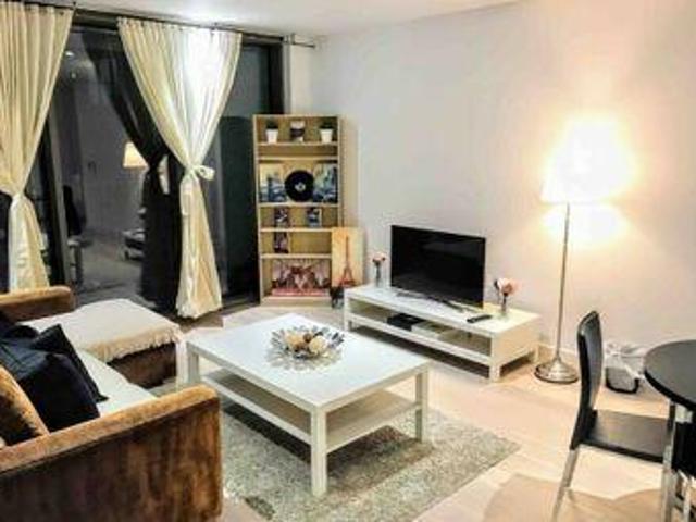 2 Bedrooms Flat for rent in Barrier Point Road, Docklands E16