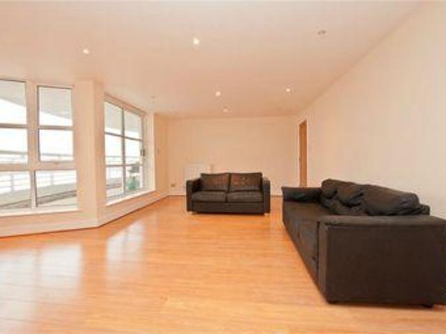 2 Bedrooms Flat for rent in Barrier Point Road, London E16