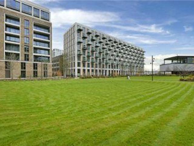 2 Bedrooms Flat for rent in Barrier Point Road, London E16