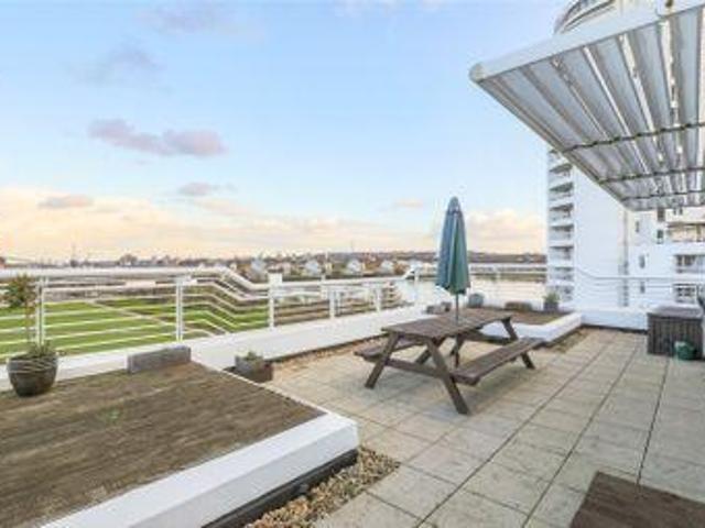 2 Bedrooms Flat for rent in Barrier Point Road, Tower 6, London E16