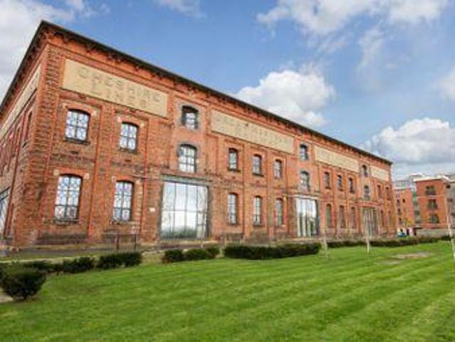 2 Bedrooms Flat for rent in Barton Court, Central Way, Warrington WA2