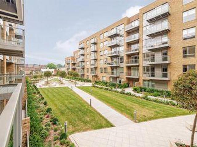 2 Bedrooms Flat for rent in Basset Court, Smithfield Square, Hornsey N8