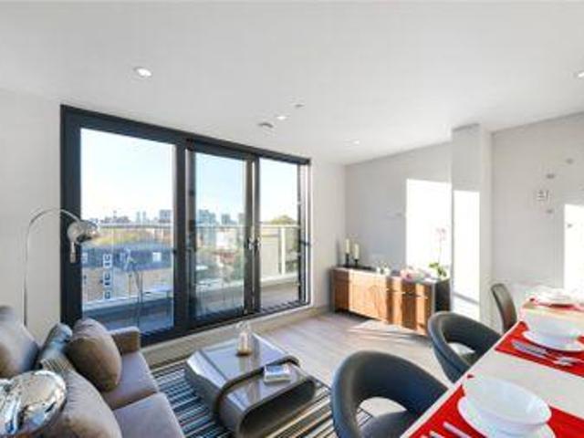 2 Bedrooms Flat for rent in Bethwin Road, London SE5