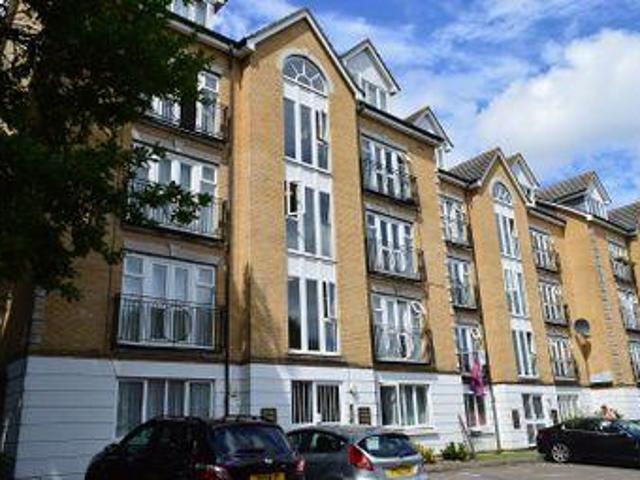 2 Bedrooms Flat for rent in Beverley Mews, Crawley, West Sussex RH10