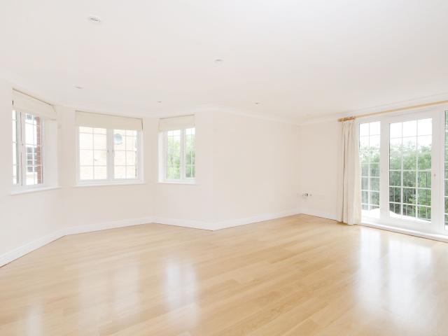 2 Bedrooms Flat for Rent in Bewley Street | Foxtons