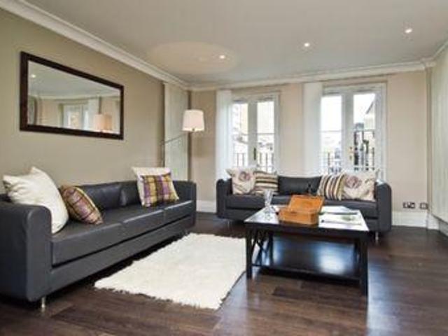 2 Bedrooms Flat for rent in Beauchamp Place, London SW3