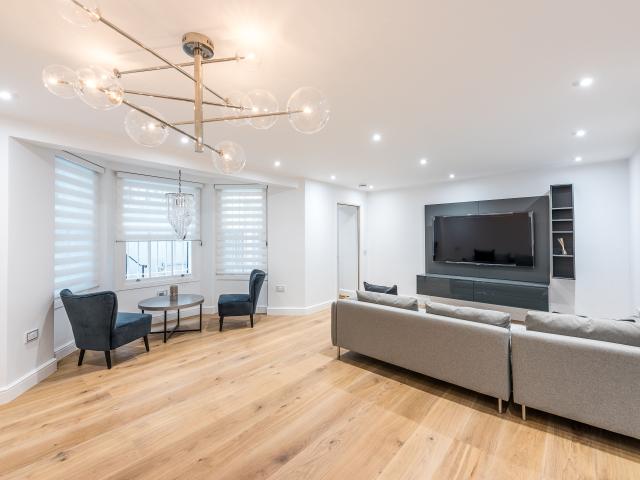2 Bedrooms Flat for Rent in Beaufort Gardens | Foxtons
