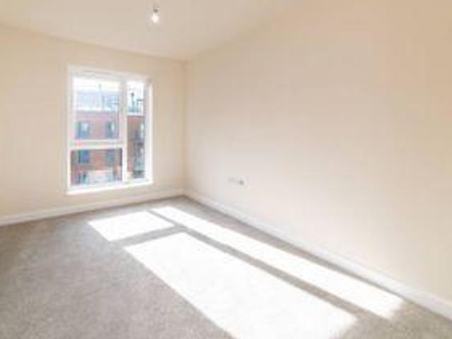 2 Bedrooms Flat for rent in Beaufort Park, Colindale NW9