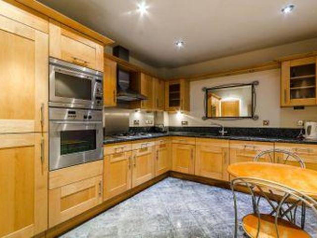 2 Bedrooms Flat for rent in Beckford Close, Earls Court, London W14