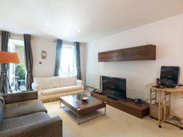 2 Bedrooms Flat for rent in Beckford Close, Warwick Road, London W14