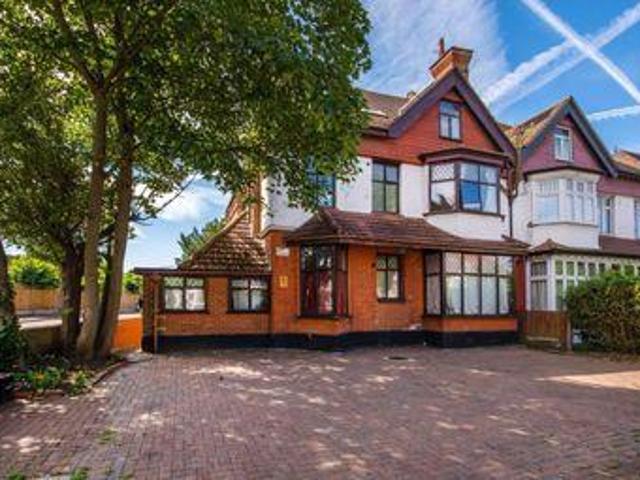 2 Bedrooms Flat for rent in Becmead Avenue, Streatham SW16