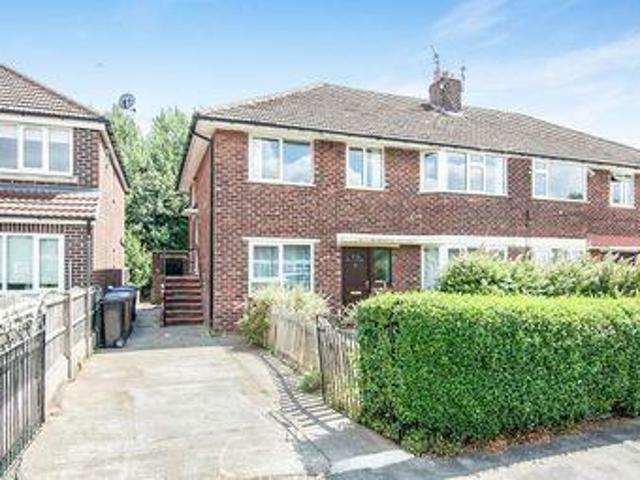 2 Bedrooms Flat for rent in Beech Avenue, Gatley, Cheadle SK8
