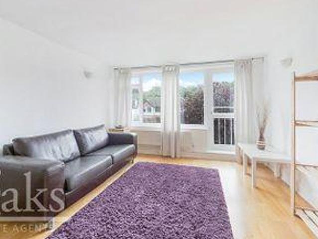 2 Bedrooms Flat for rent in Beechcroft Close, Valley Road, London SW16