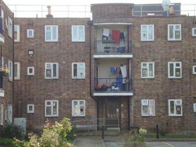 2 Bedrooms Flat for rent in Beecholme Estate, Prout Road, London E5