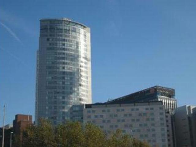 2 Bedrooms Flat for rent in Beetham Tower, Liverpool L3