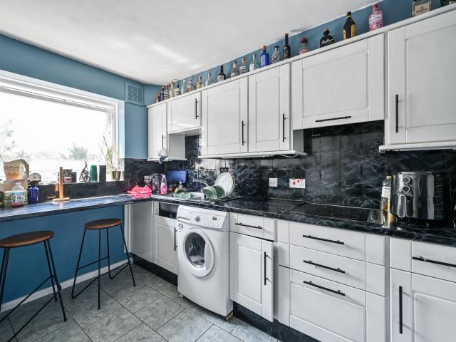 2 Bedrooms Flat for Rent in Belgrave Court | Foxtons