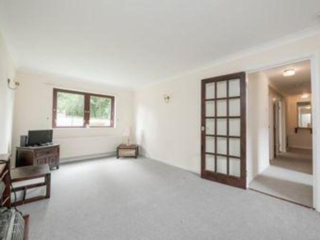 2 Bedrooms Flat for rent in Belhaven Place, Morningside EH10